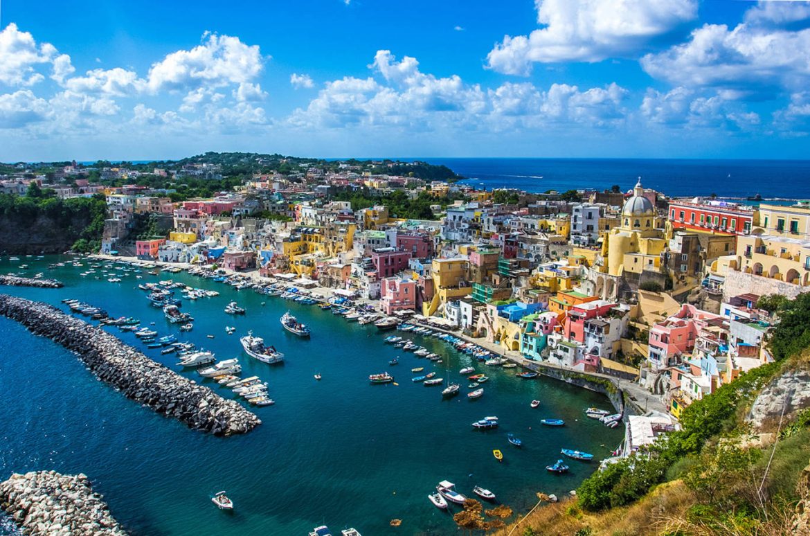 Procida: Guida Completa, Spiagge, Cosa Fare e Dove Dormire