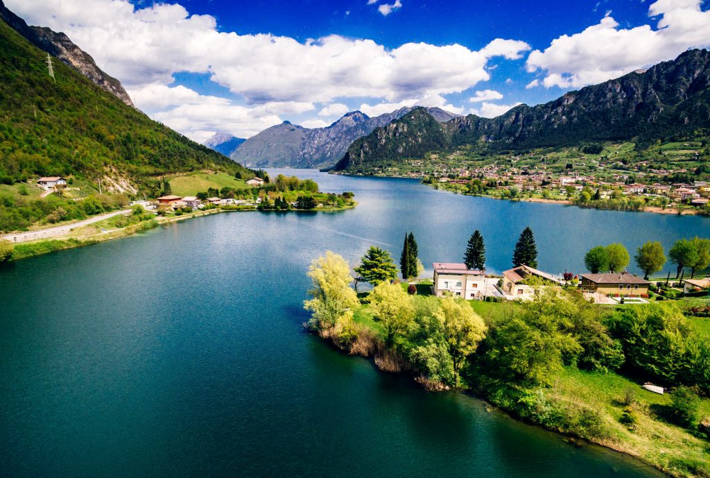 Lago d'Iseo, uno dei laghi più romantici d'Italia.