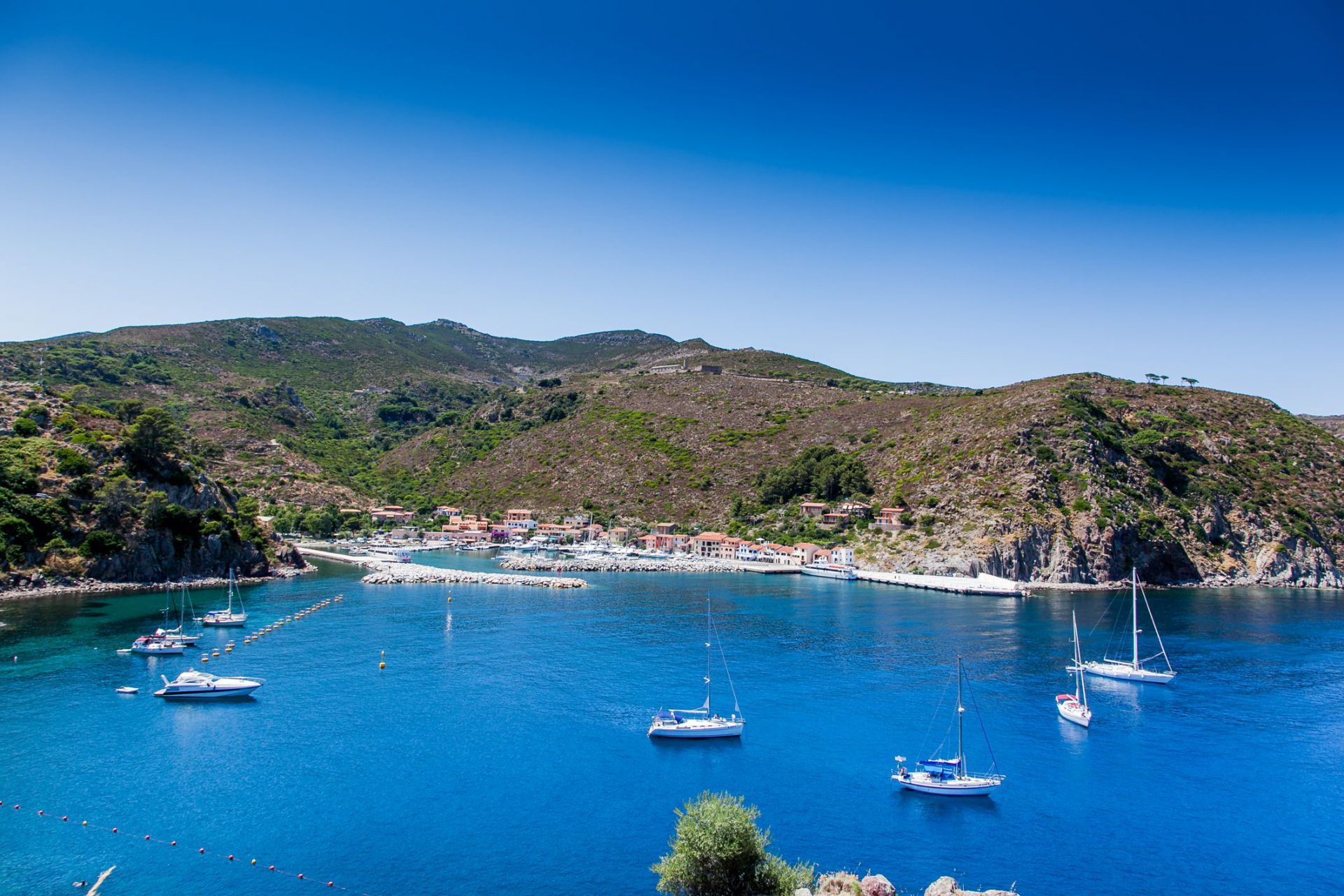 Capraia: Come Arrivare, Cosa Vedere e Muoversi sull'Isola